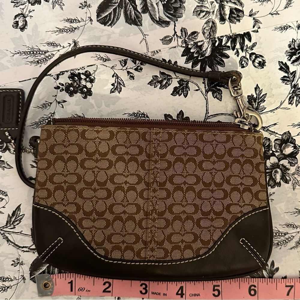 Vintage Coach Leather And Logo Jacquard Wristlet Auth… - Gem